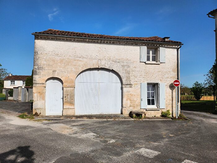 Maison 4 pièces à Sigogne, à vendre