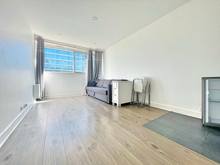 Appartement 1 pièce à louer à Gambetta, Courbevoie