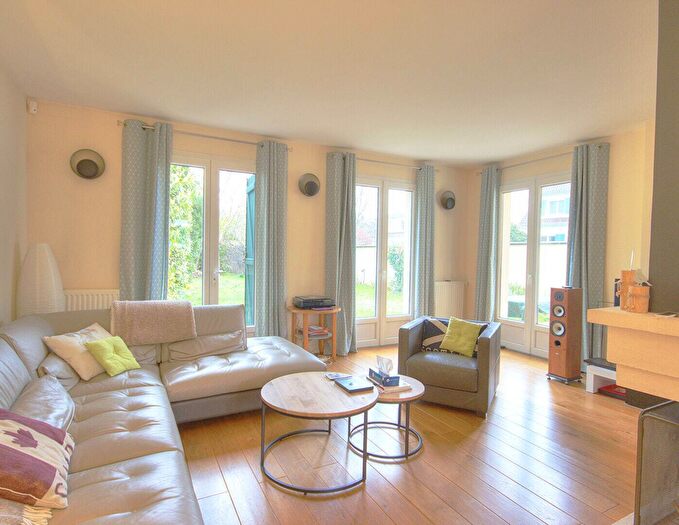 Maison à louer - Les Peintres, Chatou - 7 pièces - 5 chambres