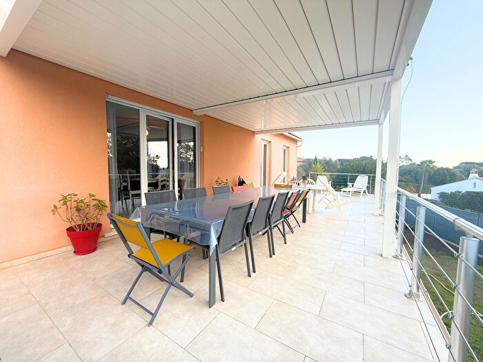 Maison à vendre - Roquebrune-sur-Argens - 5 pièces - 4 chambres