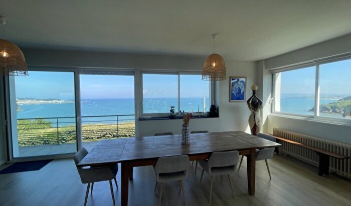 Maison à vendre - Douarnenez - 9 pièces - 5 chambres