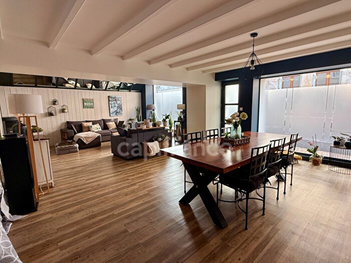 Champdeniers-Saint-Denis : Maison 7 pièces à vendre