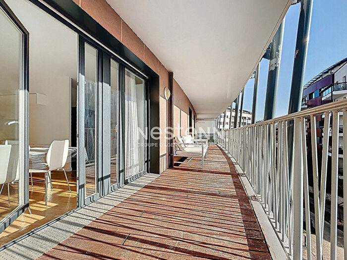 Appartement à vendre - Issy-les-Moulineaux, Les Epinettes, Le Fort, Les Hauts dIssy - 3 pièces - 2 chambres