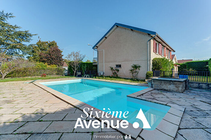 Maison à vendre - Saint-Priest, Village - 5 pièces - 4 chambres