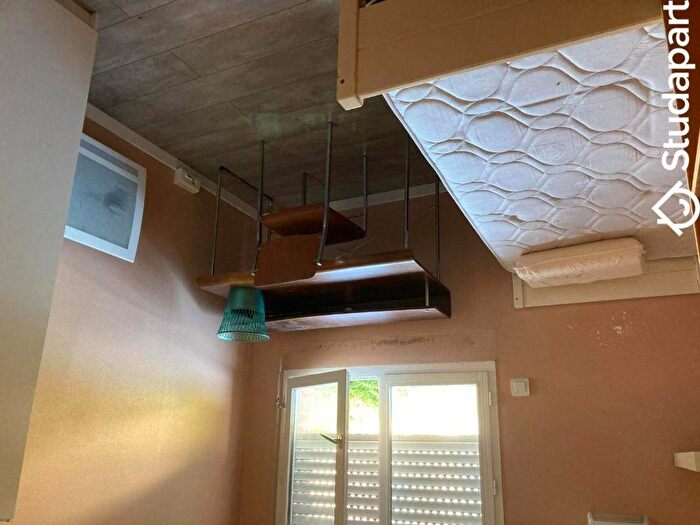 Est, Aulnoy-lez-Valenciennes : Appartement 1 pièce à louer
