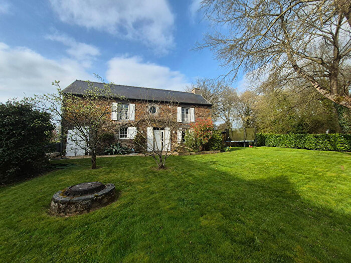 Maison à louer - Hédé-Bazouges - 5 pièces - 4 chambres