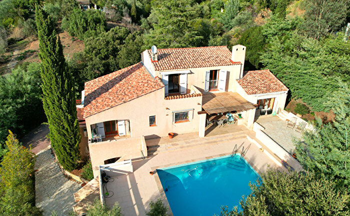 Maison à vendre - Roquebrune-sur-Argens, Les Issambres, La Vigie, Les Dolmens, Plages, Calanques - 6 pièces - 3 chambres