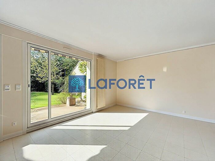 Appartement à louer - Sud, Saint-Nom-la-Bretèche - 4 pièces - 2 chambres