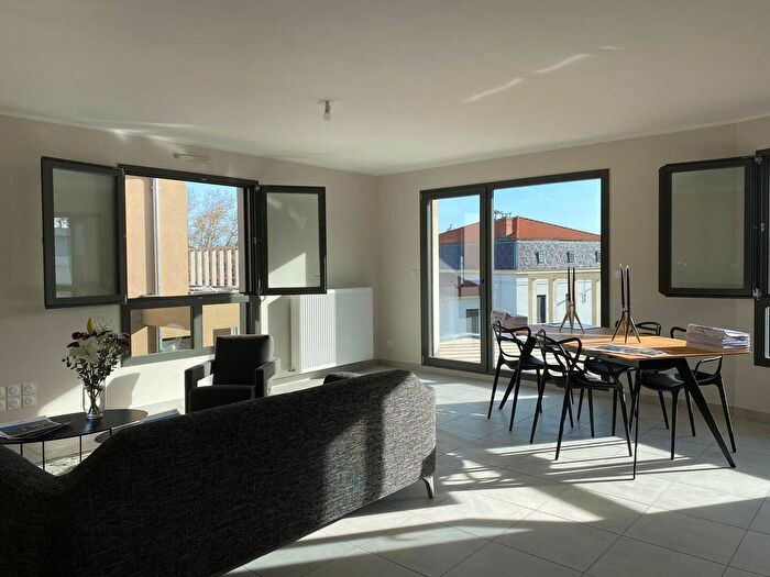 Appartement à louer - Charly - 4 pièces - 3 chambres