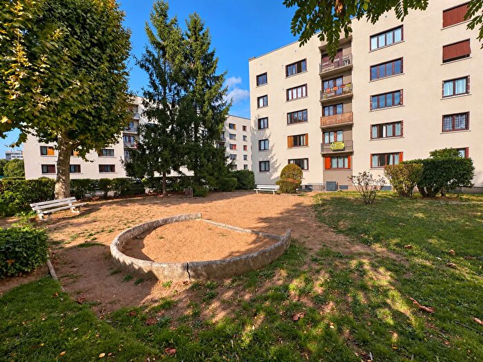 Appartement 4 pièces à vendre - Les Clayes-sous-Bois, Centre-ville