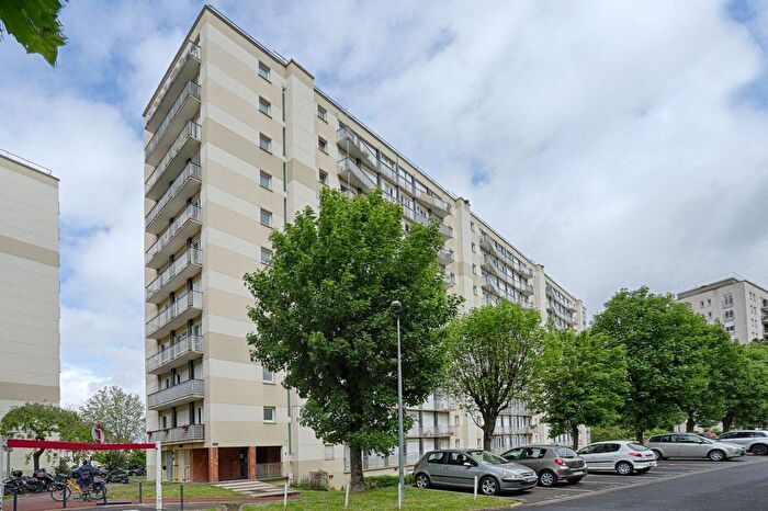 Appartement à louer - Chatillon-Montrouge - 3 pièces - 2 chambres