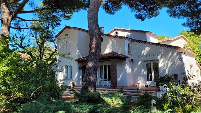 Maison à vendre - Agde, La Ville - 6 pièces - 4 chambres