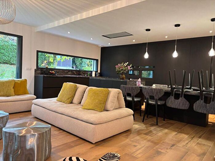 Maison à vendre - Divonne-les-Bains - 6 pièces - 5 chambres