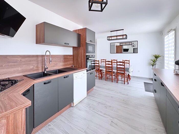 Maison à vendre - Bréval - 6 pièces - 4 chambres