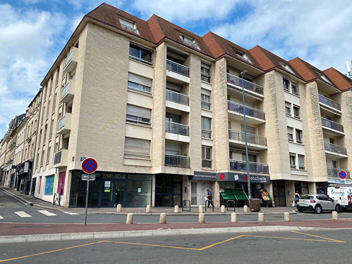 Appartement à louer - Caen, Saint-Jean Etudes, Saint-Gilles - 5 pièces - 3 chambres