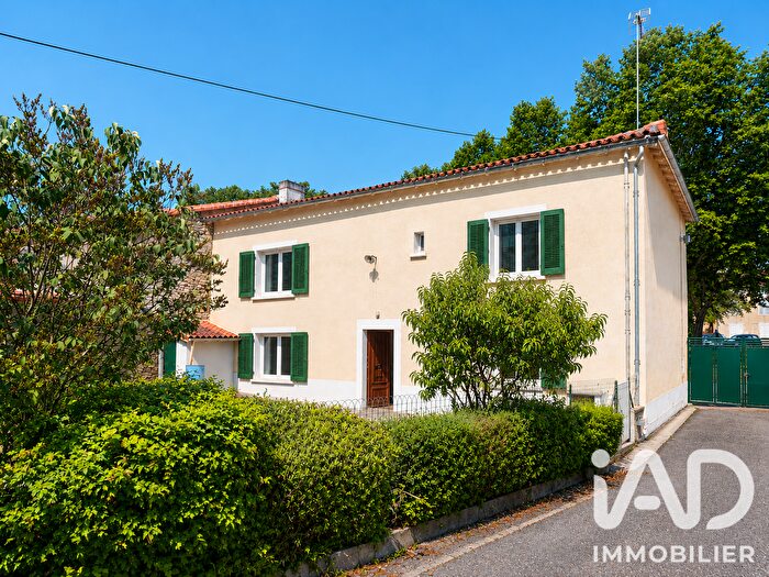 Maison 7 pièces à Saint-Laurent-de-Céris, à vendre