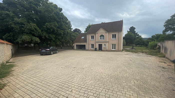 Maison à louer - Jouars-Pontchartrain - 7 pièces - 5 chambres