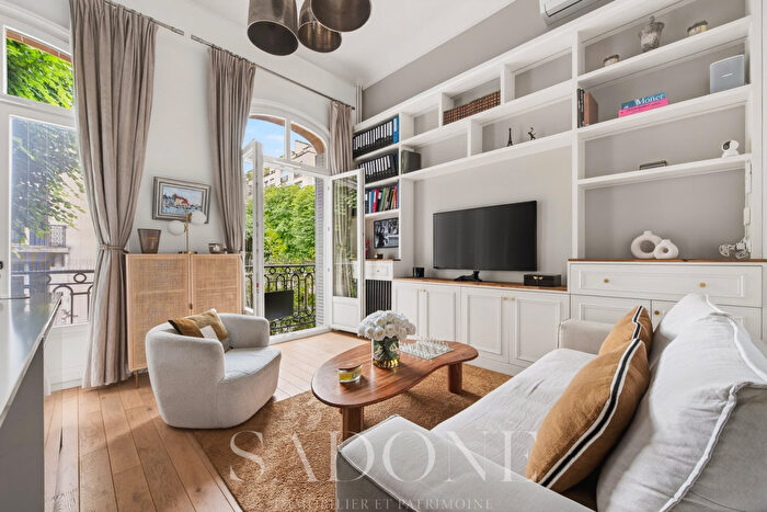 Neuilly-sur-Seine, Saint-James, Madrid : Appartement 2 pièces à vendre