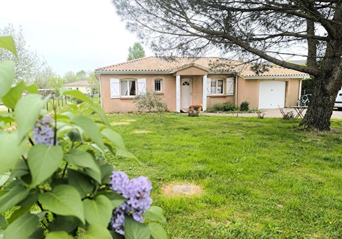 Maison 4 pièces à Saint-Étienne-de-Tulmont, à vendre