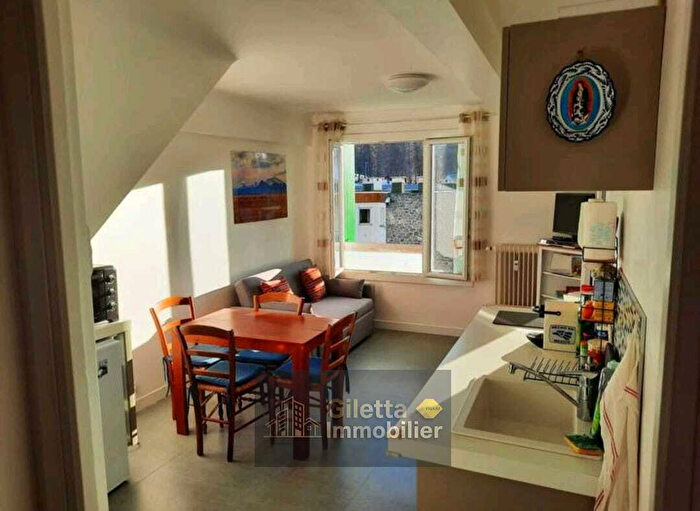 Appartement 1 pièce à vendre à Péone