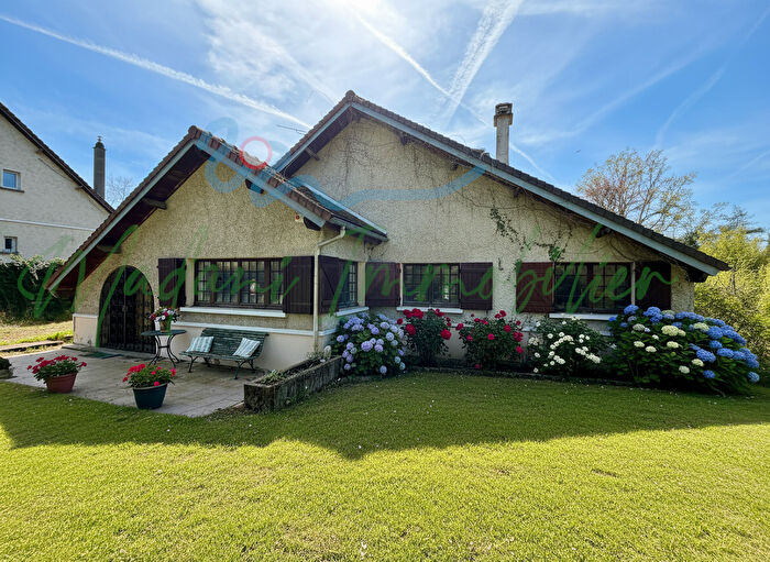 Maison 6 pièces à Moisson, à vendre