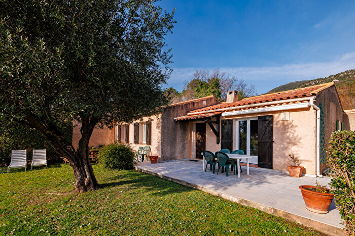 Maison à vendre - Tourrettes-sur-Loup - 4 pièces - 3 chambres