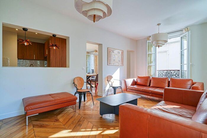 Appartement à louer - Saint Placide, Paris ème arrondissement - 5 pièces - 4 chambres