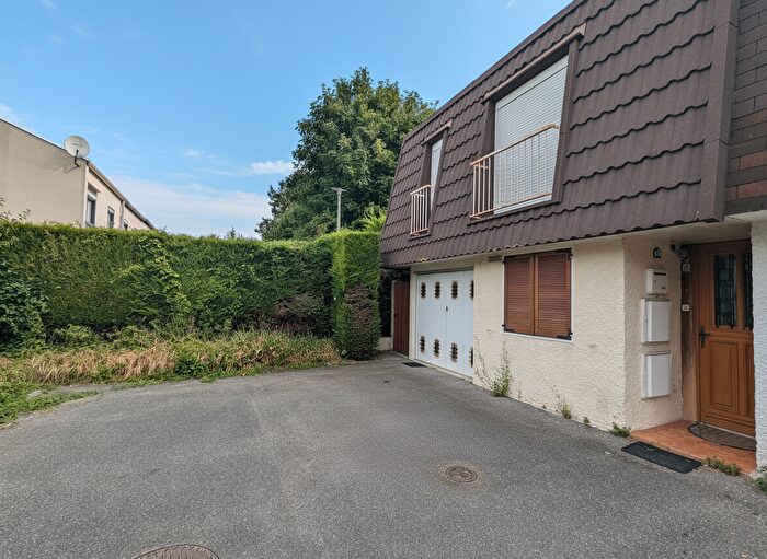 Maison 5 pièces à Fosses, à vendre