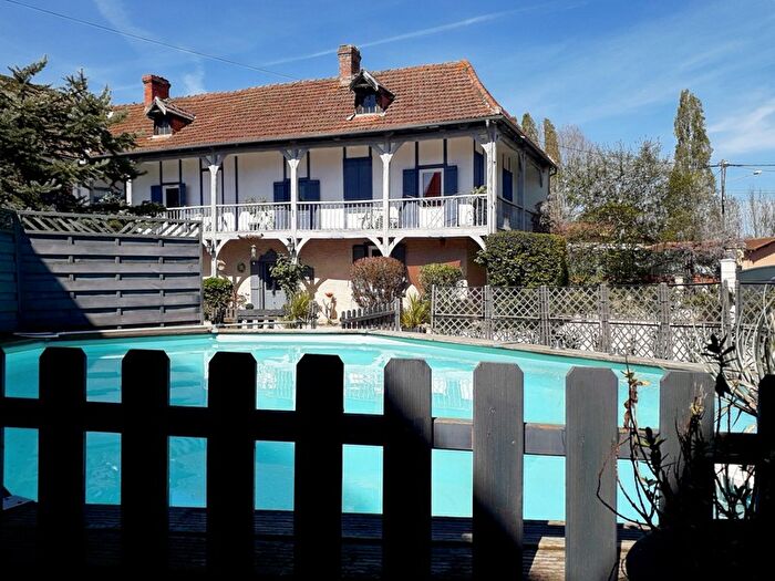 Maison à vendre - Miélan - 11 pièces - 7 chambres