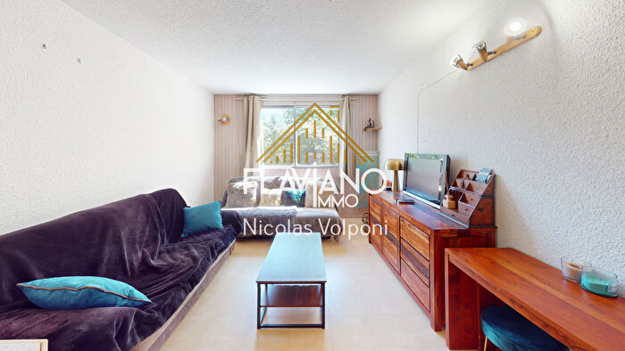 Appartement 1 pièce à Enchastrayes, à vendre