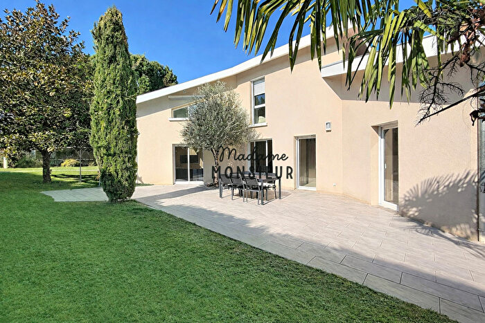 Maison à vendre - Bourgoin-Jallieu, Pré-Bénit, Quais - 6 pièces - 4 chambres