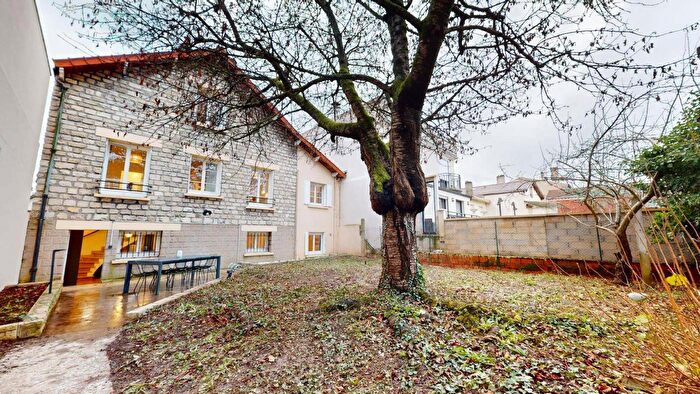 Appartement à louer - Jardin Parisien, Clamart - 1 pièce - 9 chambres