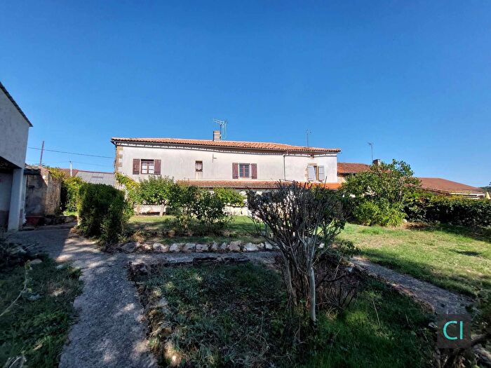 Maison à vendre - Pressac - 6 pièces - 4 chambres