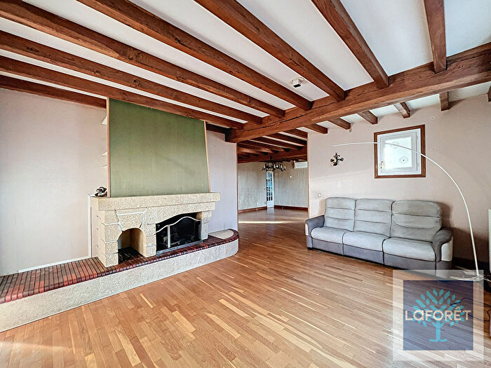 Maison à vendre - Bussac-Forêt - 5 pièces - 3 chambres