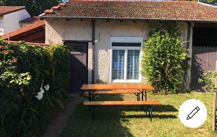 Estrablin : Appartement 1 pièce à louer