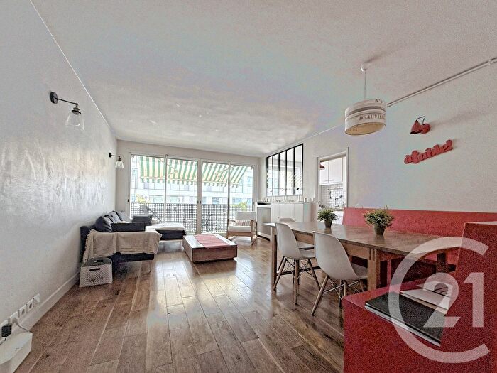 Courbevoie, Hôtel de ville : Appartement 5 pièces à louer