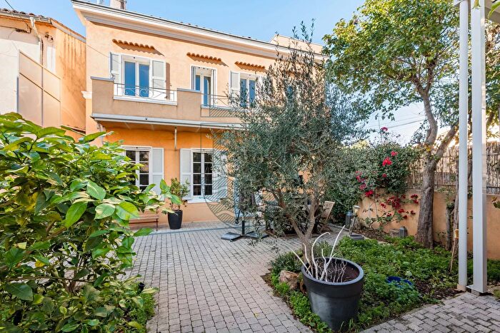 Maison à vendre - Marseille e , Saint-Julien - 7 pièces - 5 chambres