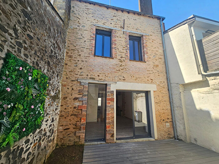 Quelaines-Saint-Gault : Maison 5 pièces à vendre
