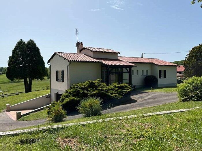 Saint-Martin-de-Fressengeas : Maison 4 pièces à louer