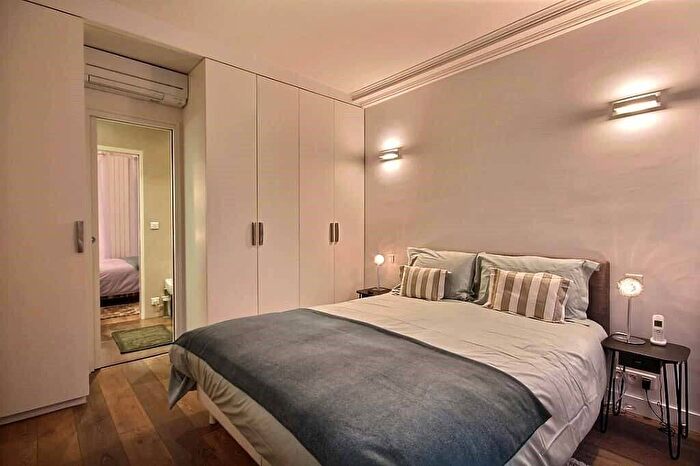 Appartement à louer - Vendôme, Paris er arrondissement - 3 pièces - 3 chambres