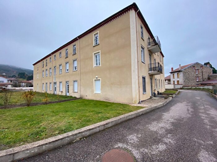 Appartement 3 pièces à Saint-Anthème, à vendre
