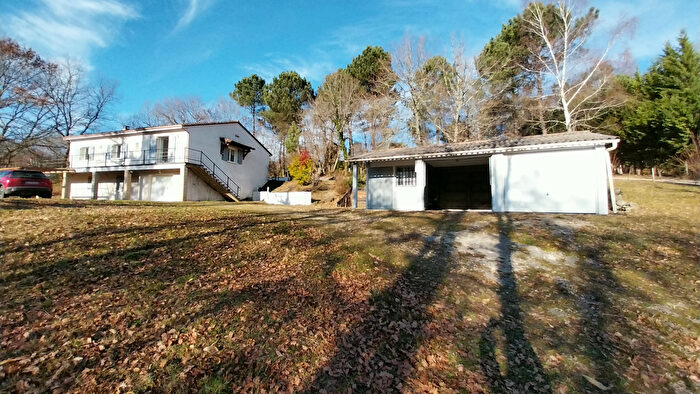 Maison à vendre - Mensignac - 4 pièces - 3 chambres