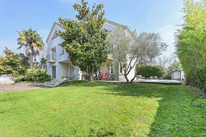 Maison à vendre - Le Raincy, Montfermeil, Grands Côteaux - 10 pièces - 5 chambres