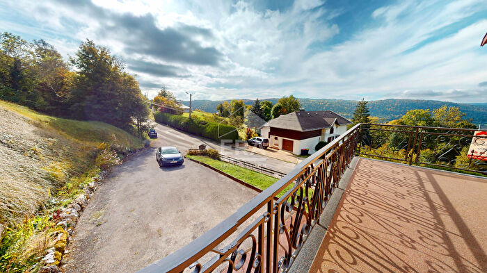 Maison à vendre - Cormaranche-en-Bugey - 6 pièces - 5 chambres