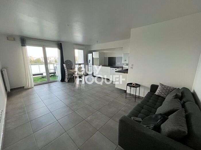 Appartement 3 pièces à Décines-Charpieu, Centre-ville, à vendre