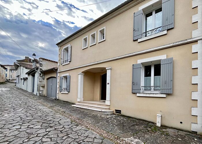 Maison à vendre - Saint-Aulaye - 9 pièces - 3 chambres