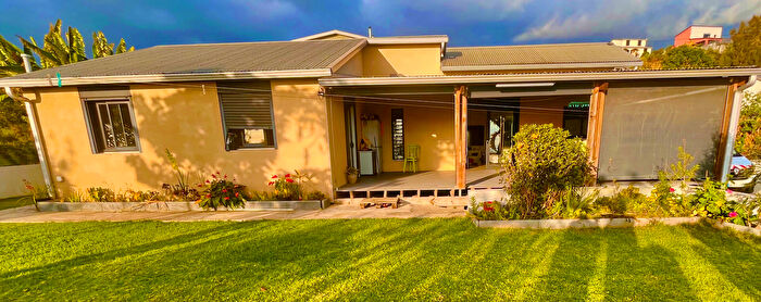 Maison à vendre - Les Trois-Bassins, Centre-ville, Bois de Nèfles - 4 pièces - 3 chambres