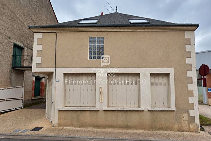 Maison 4 pièces à Vatan, à louer