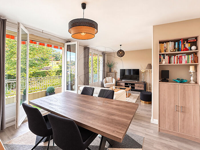 Saint-Genis-Laval, Centre-ville - Appartement 4 pièces à vendre