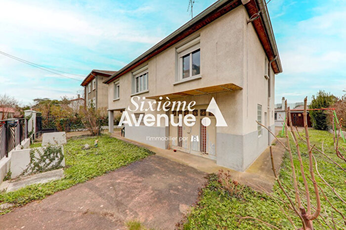 Maison à vendre - Vaulx-en-Velin, Village - 7 pièces - 6 chambres